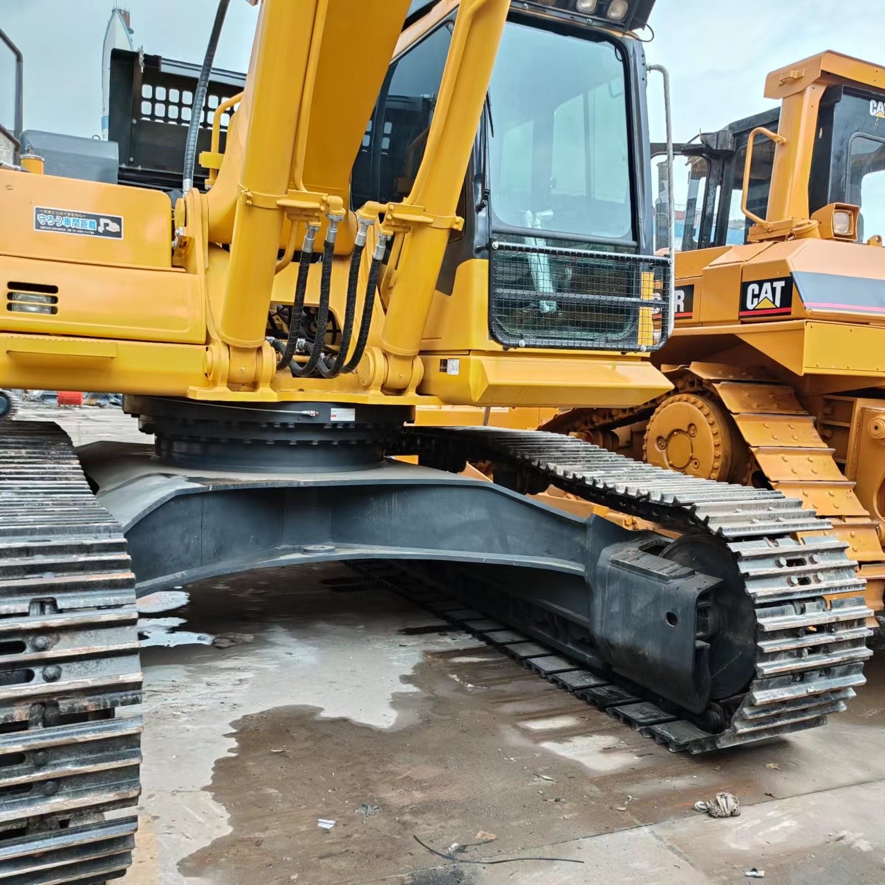 Komatsu PC400 - Top-of-the-line Hydraulic Excavator with 1.9 m³ Bucket ...